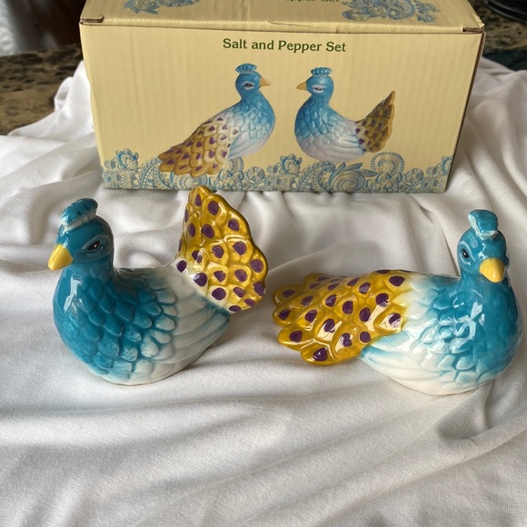 Cracker Barrel | Dining | Peacock Salt And Pepper Shakers | Poshmark